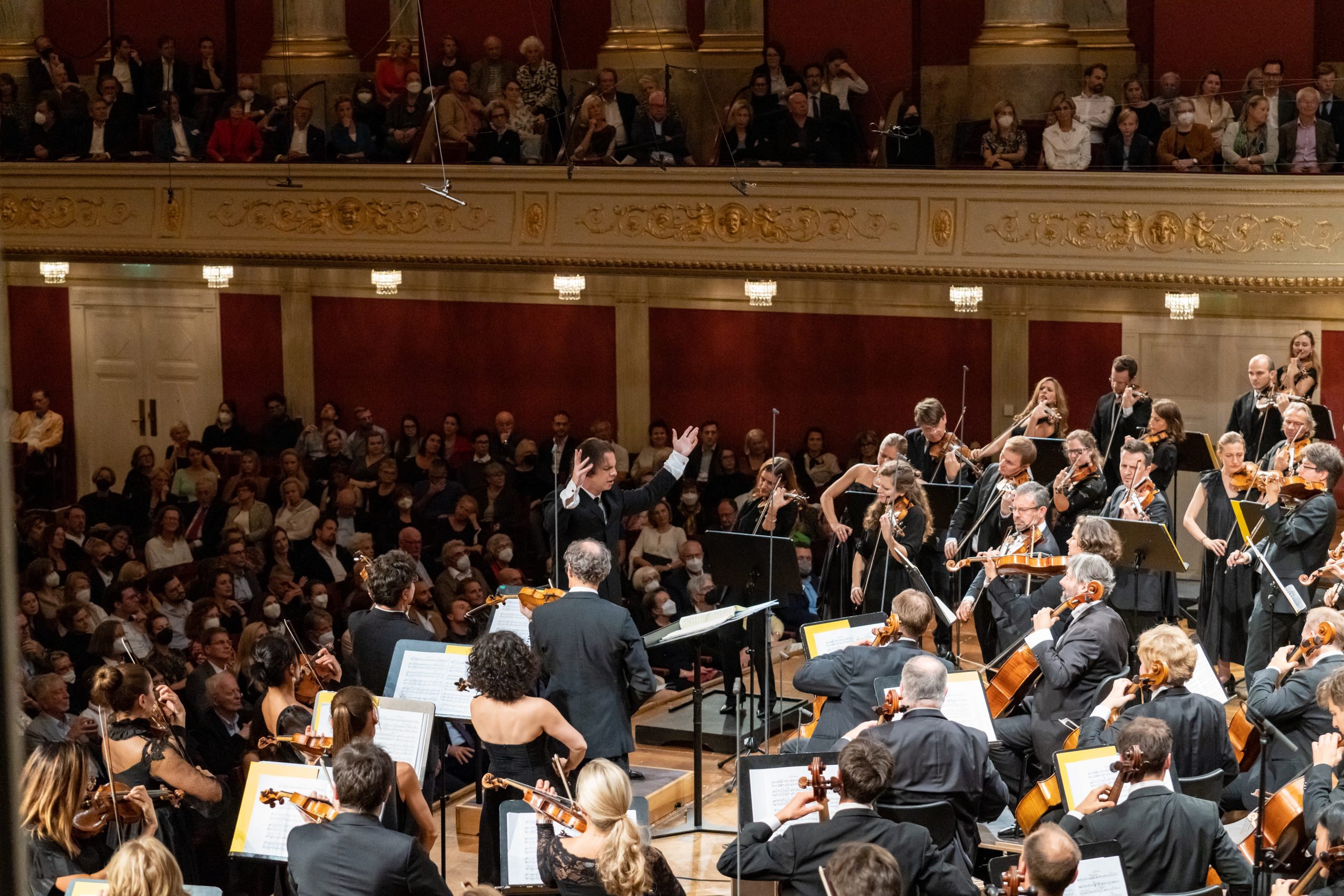 Orchestra Utopia | Teodor Currentzis Conductor | Fondazione Teatro ...